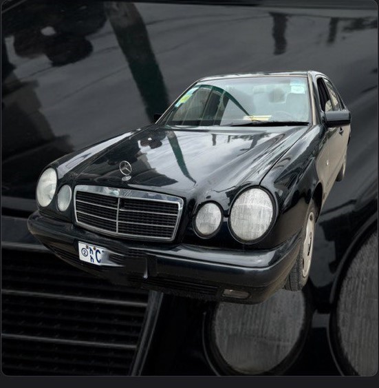 Executive Cars for sale in Ethiopia 2001 Mercedes-Benz E230