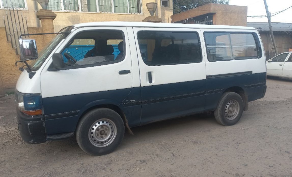 2004 Toyota HiAce Mini Bus (H100)